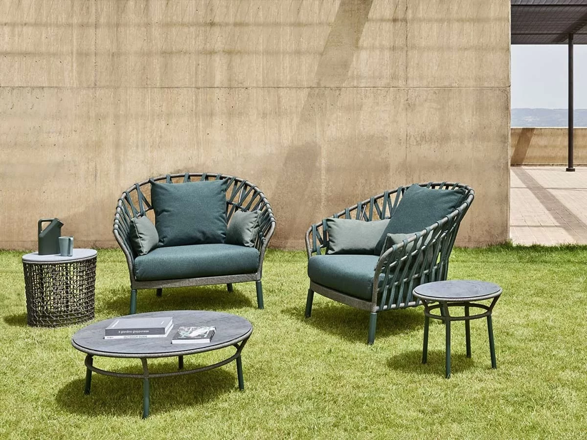 Emma Cross Small Table: the solution for your garden