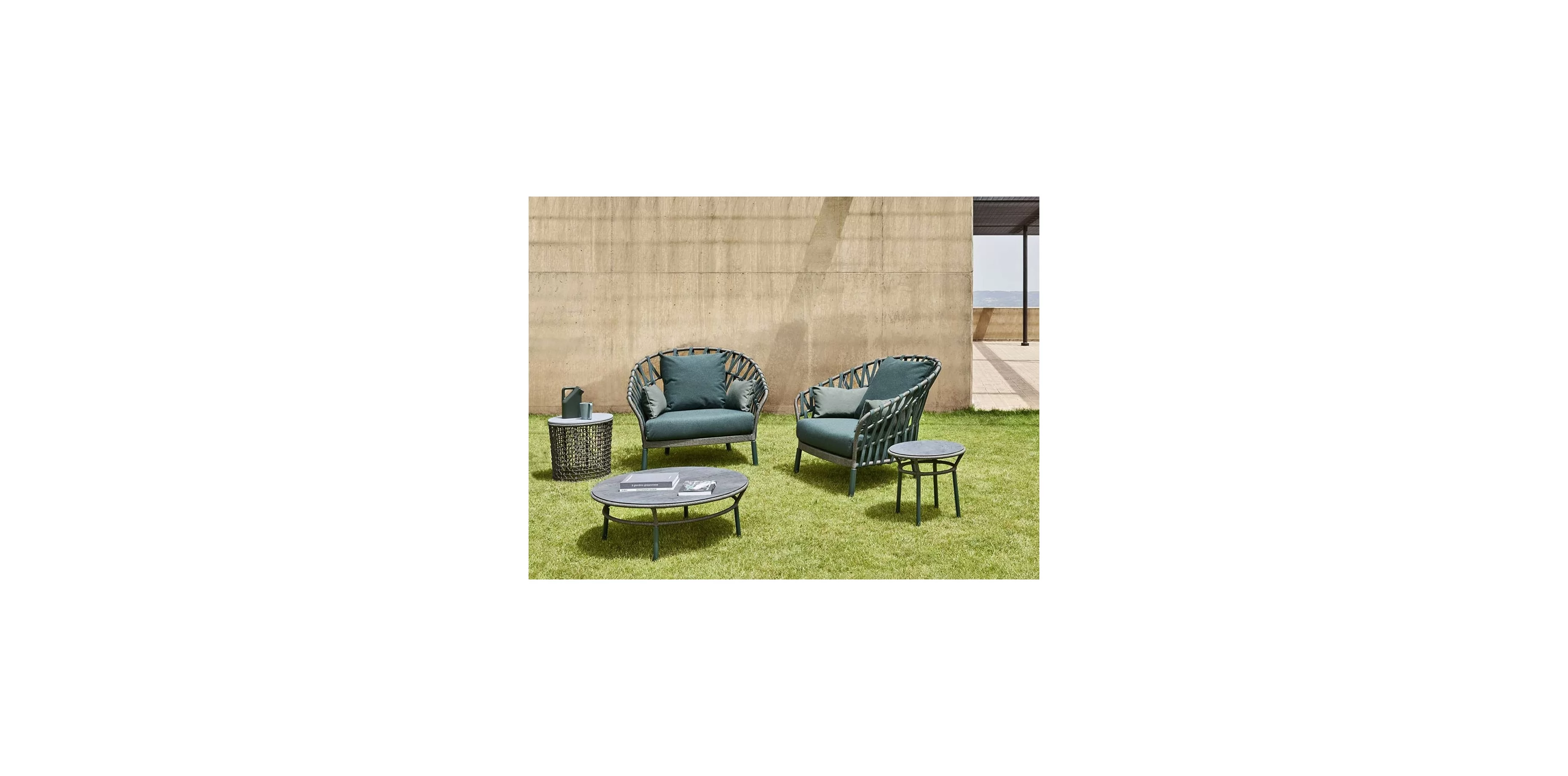 Emma Cross Small Table: the solution for your garden
