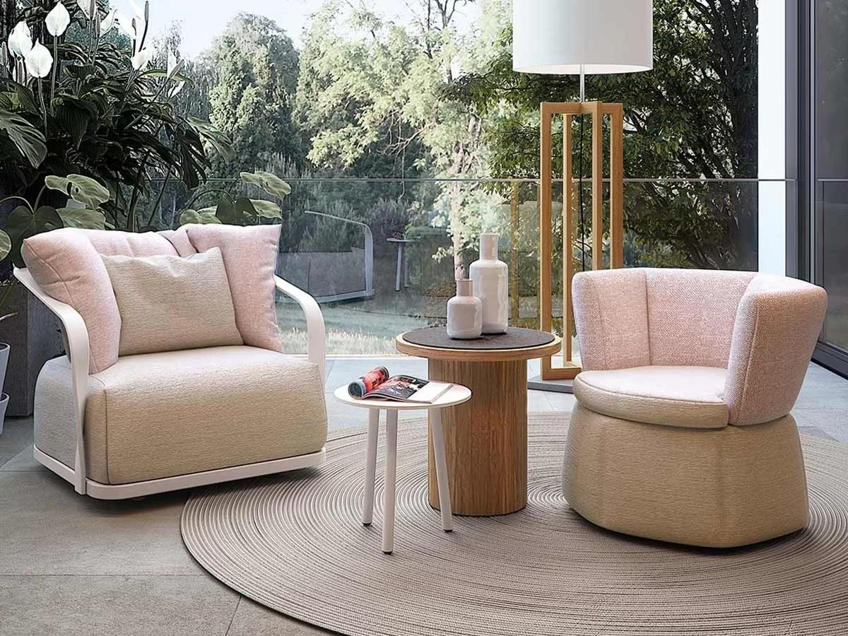 Tango armchair by Atmosphera: soft lines and timeless elegance