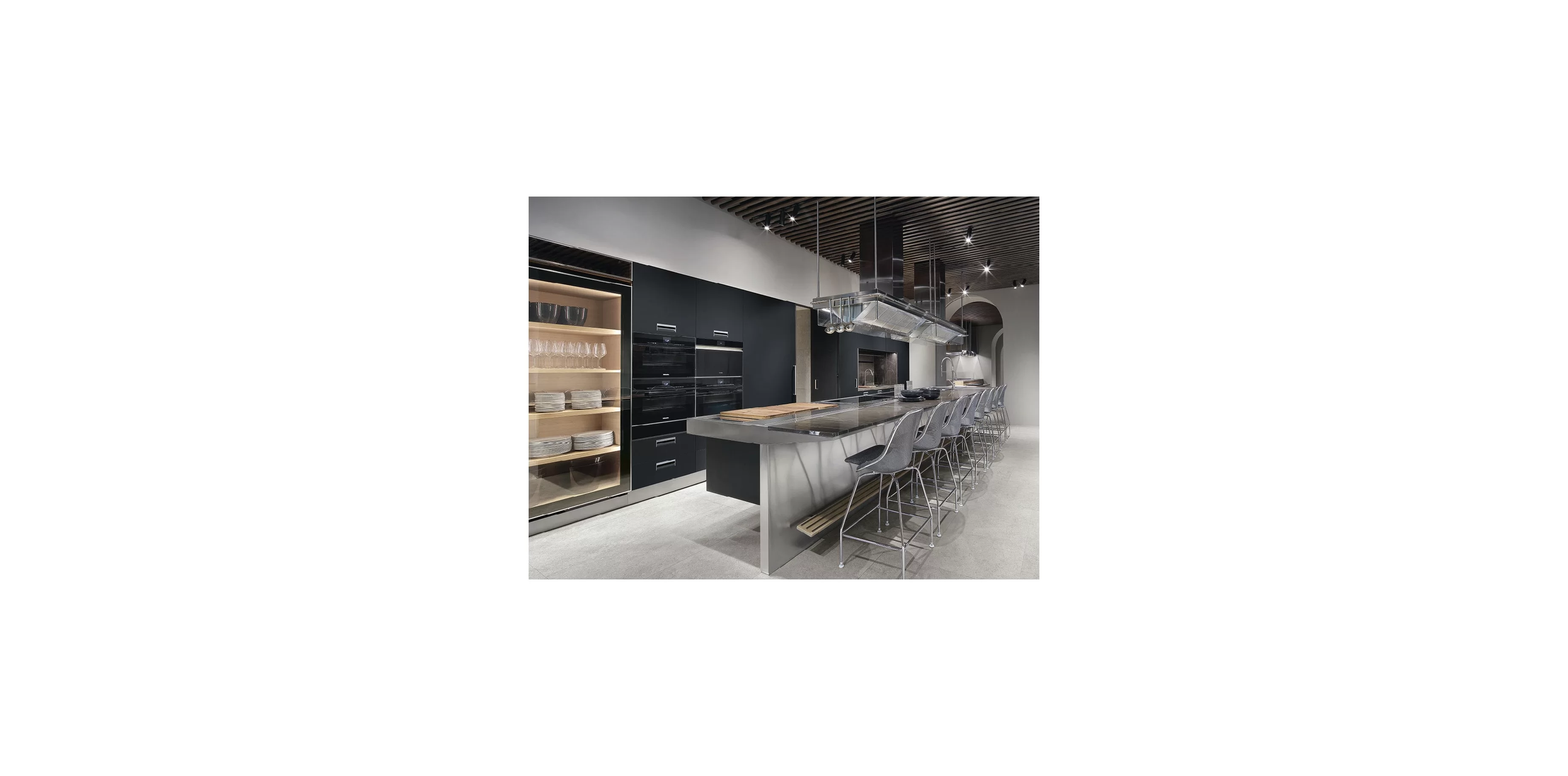 Buy the charming Lignum et Lapis Inox kitchen by Arclinea
