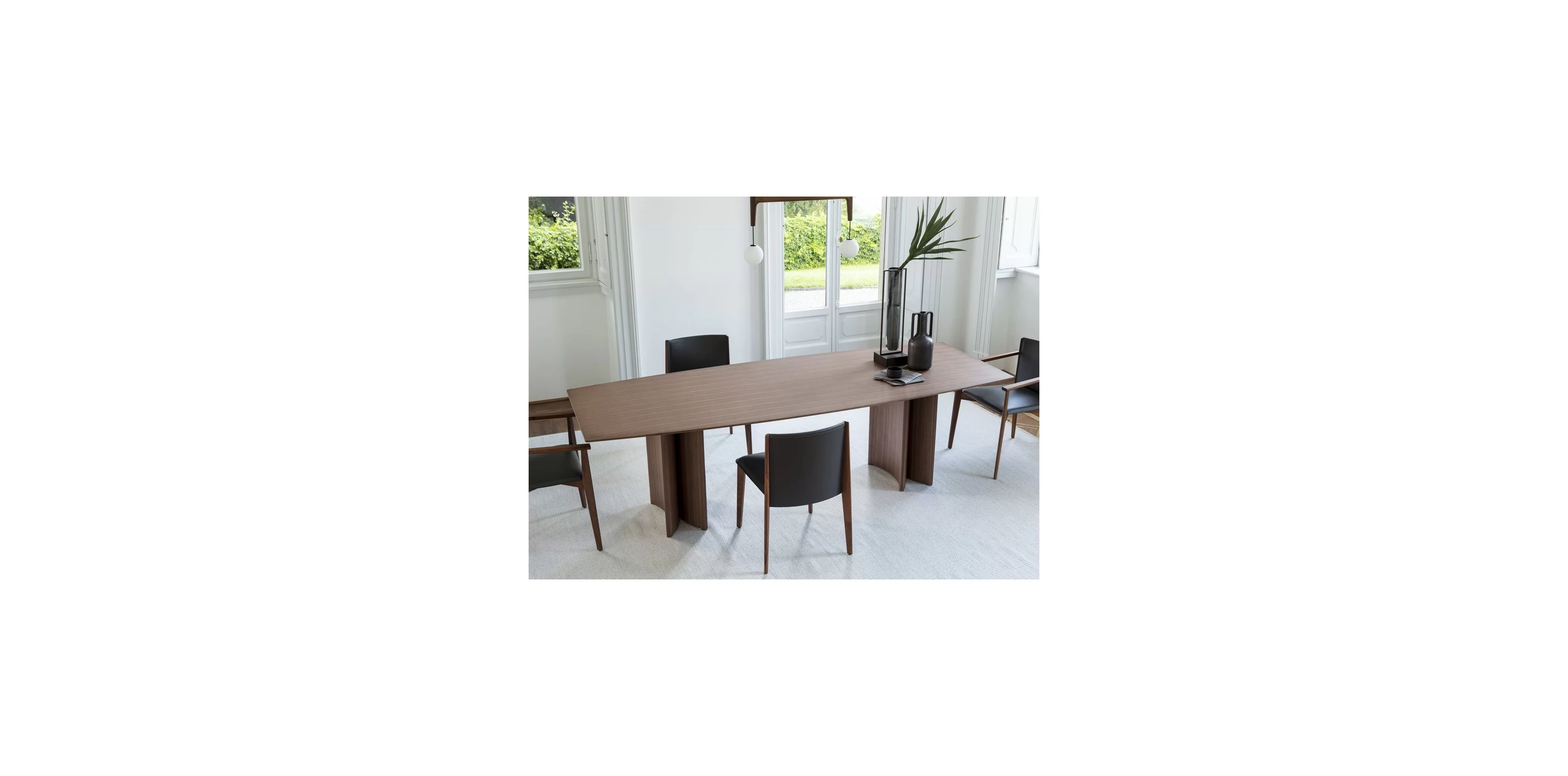 Furnish your dining room with the Alan table by Porada