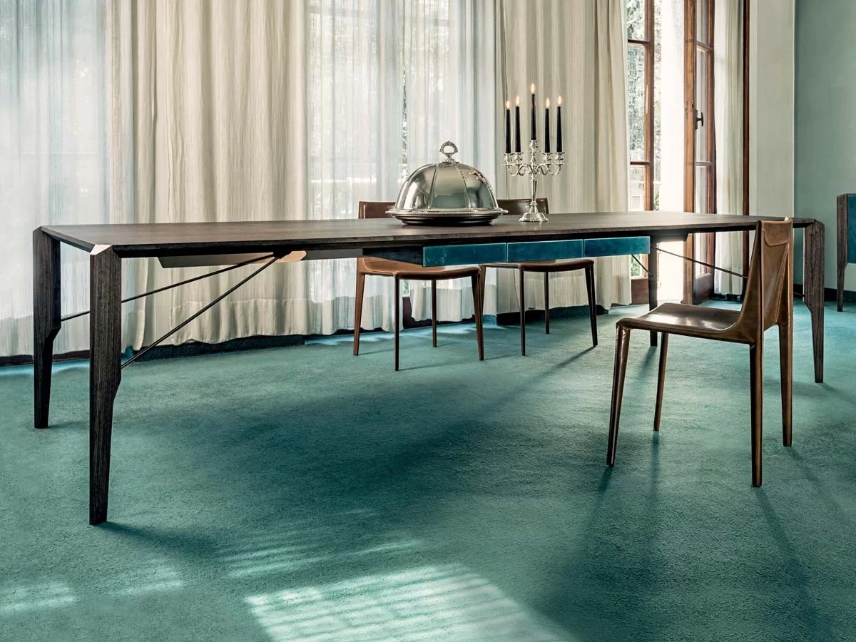 Glorious table by Arketipo