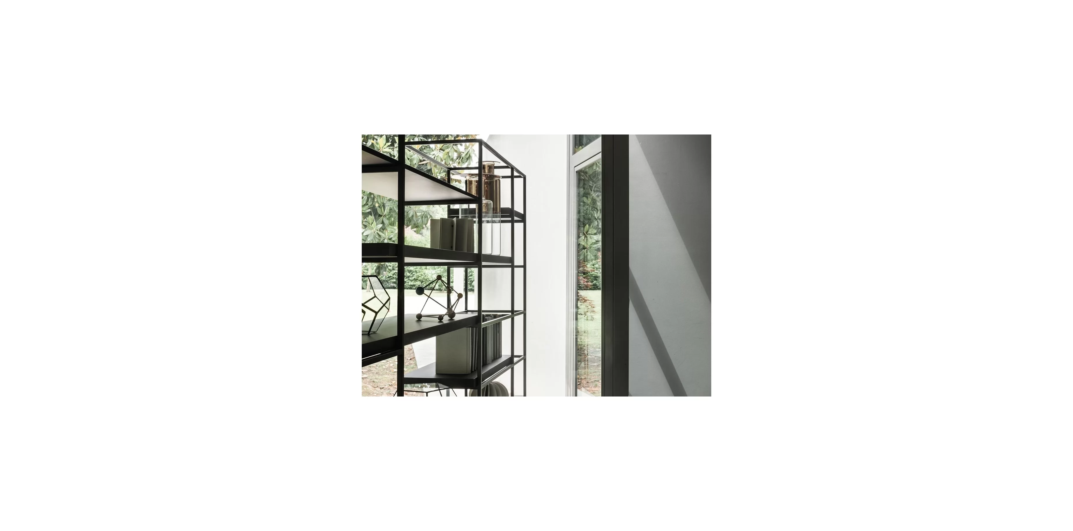 Plain bookcase by Lema: unleash your creativity