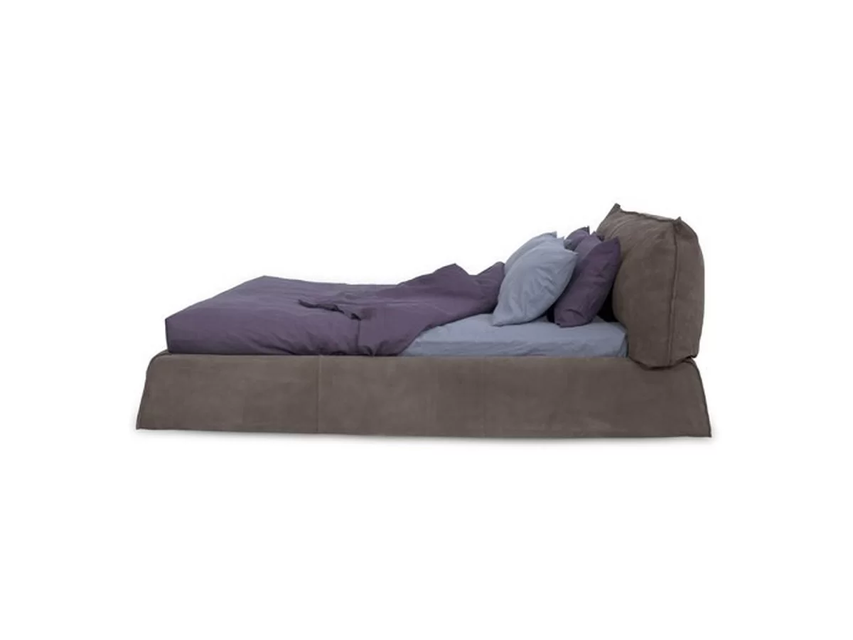 Paris Slim by Baxter: a wonderful leather bed