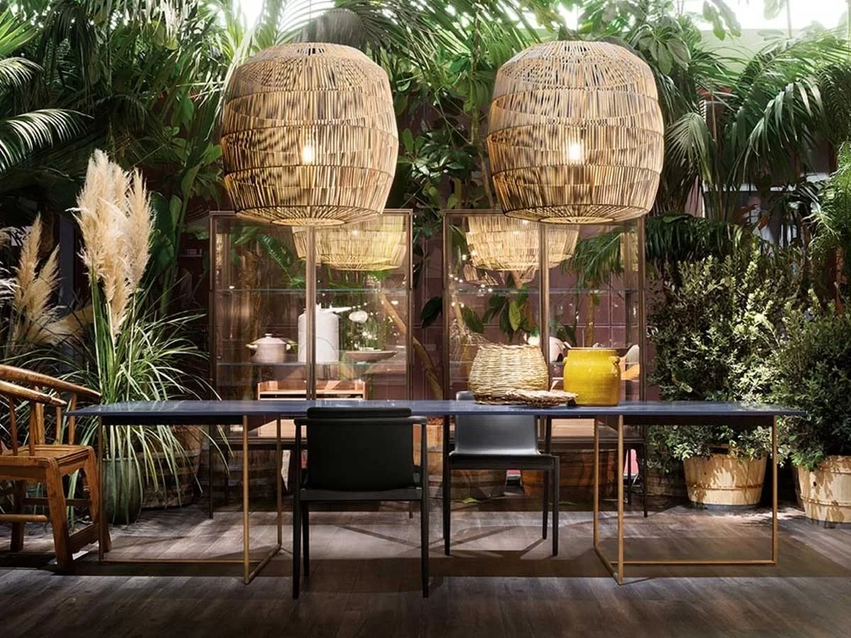 Art deco spirit of the Alamo table by Lema